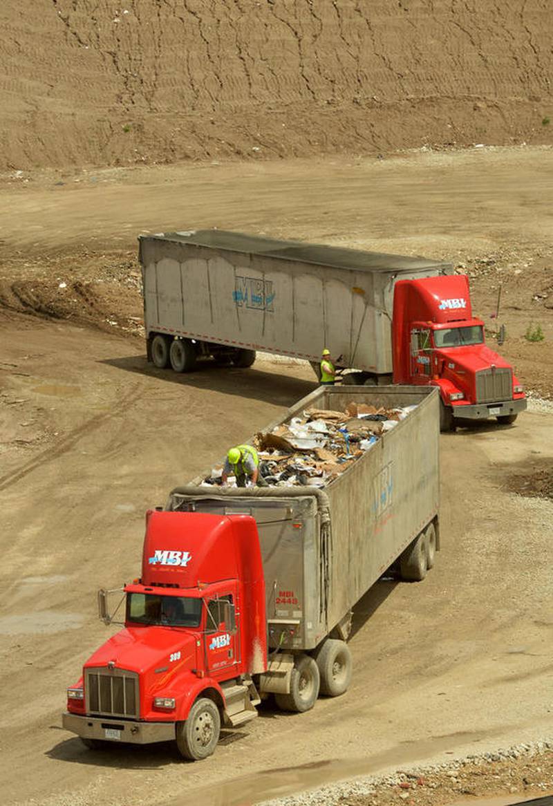 Neighbors of DeKalb landfill weigh in on effects of facility's ...