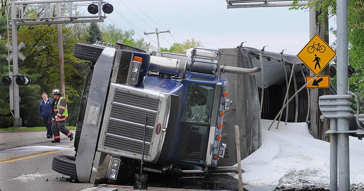 Semi-vs-train crash causes $77K in damages – Shaw Local