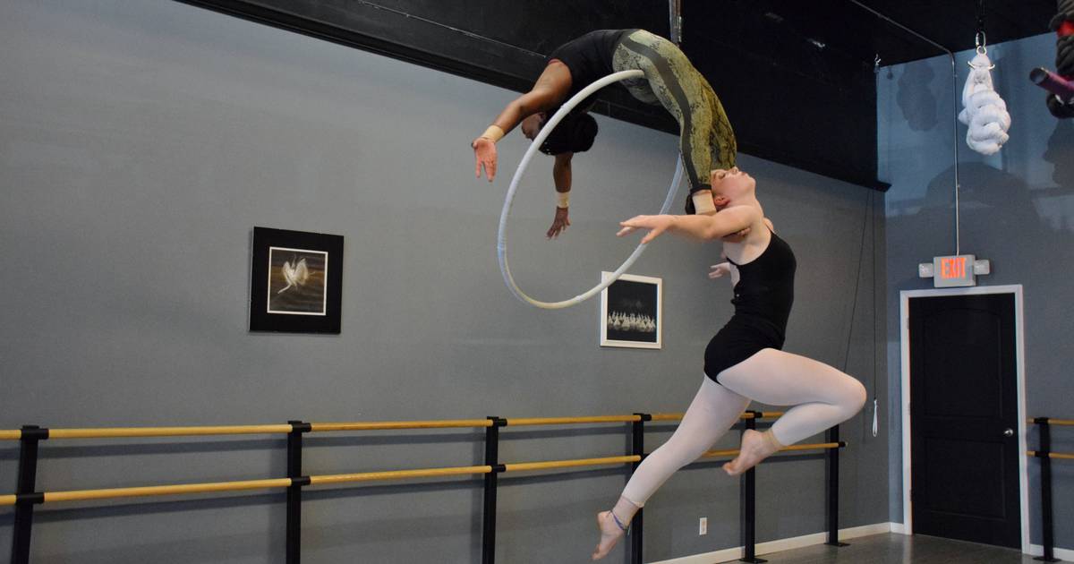 Up in the Air: Sycamore aerial troupe performs upside down all around ...