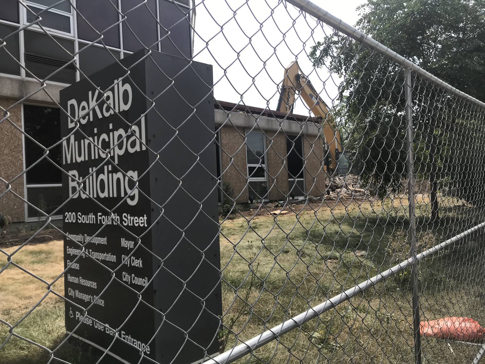 Photos: Demolition begins on former DeKalb city hall – Shaw Local