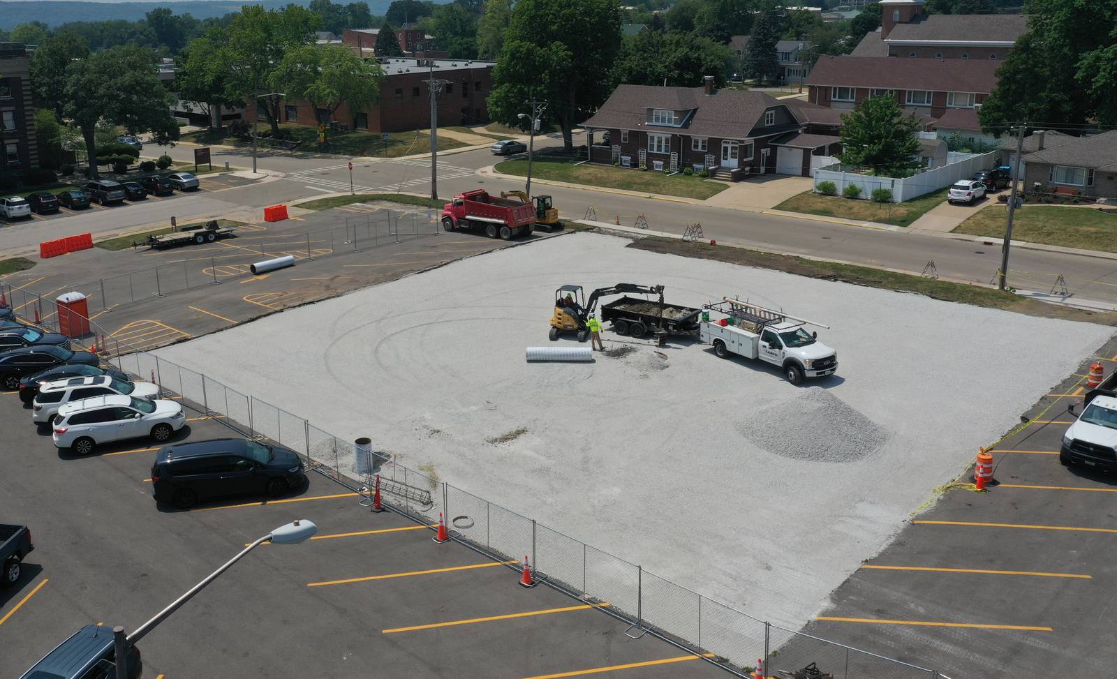 Photos: Crews pave parking lot at OSF St. Elizabeth in Peru – Shaw Local