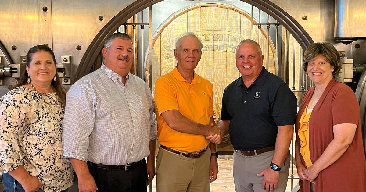 Midland States Bank congratulate Everett Solon on retirement after 40 ...