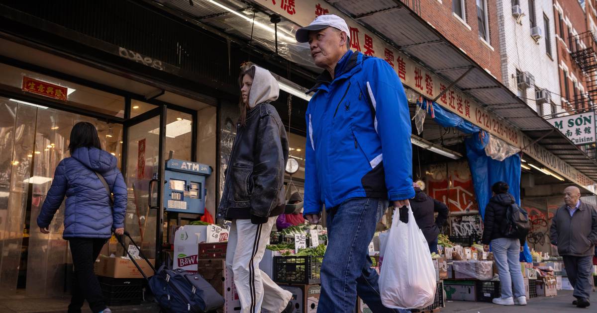 Inflation cooled again last month as grocery and gas prices fell, few ...