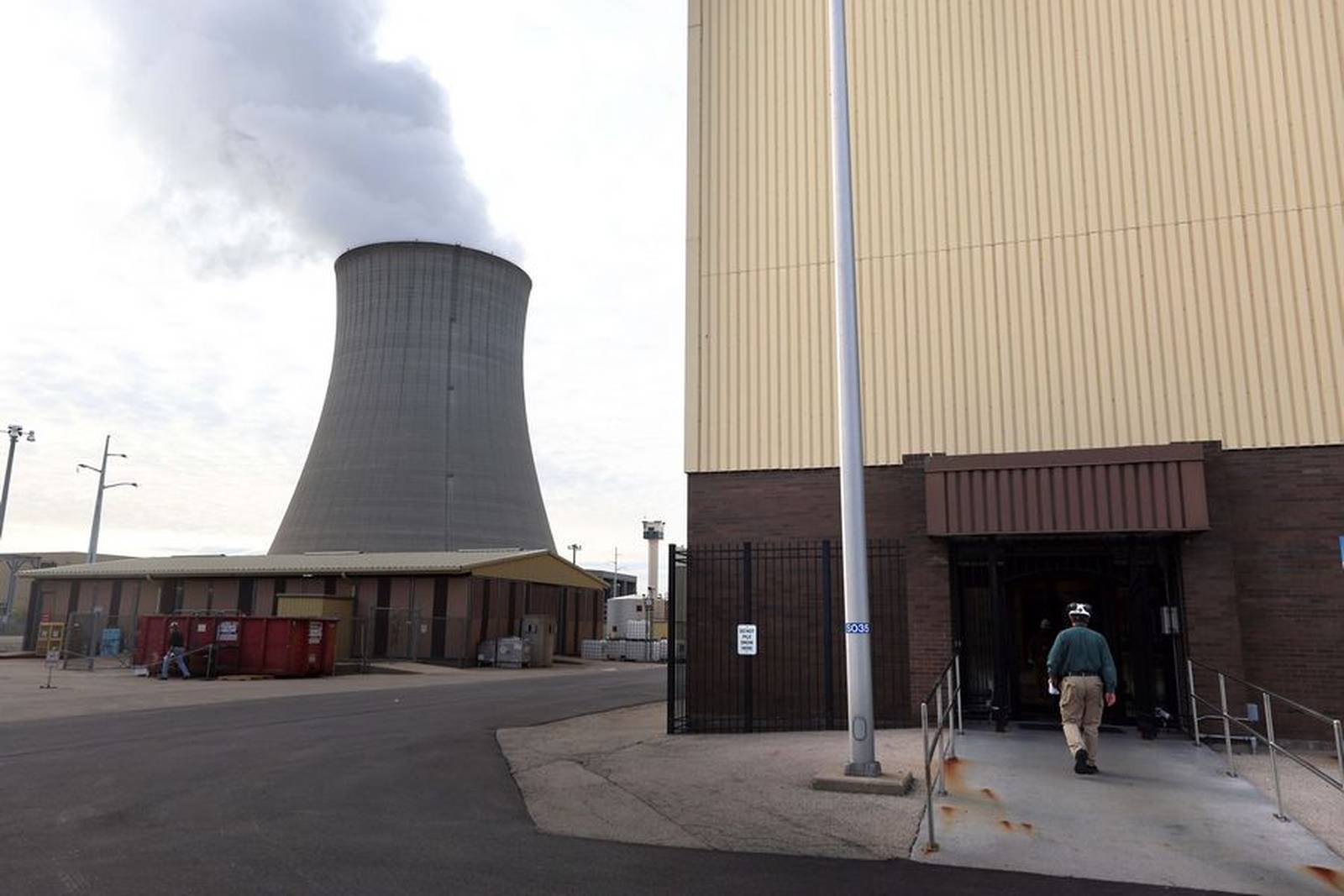 Nuclear power in Illinois: Behind the scenes at Byron Generating ...
