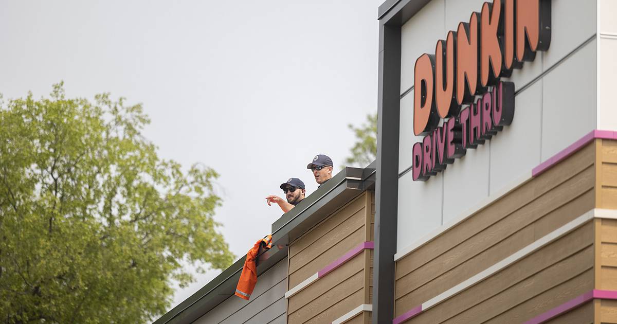 Photos: Dixon Police Dunkin' fundraiser – Shaw Local