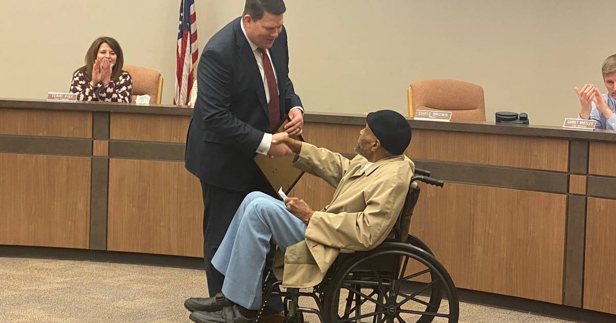 Morris City Council recognizes Elmo Ray Younger – Shaw Local