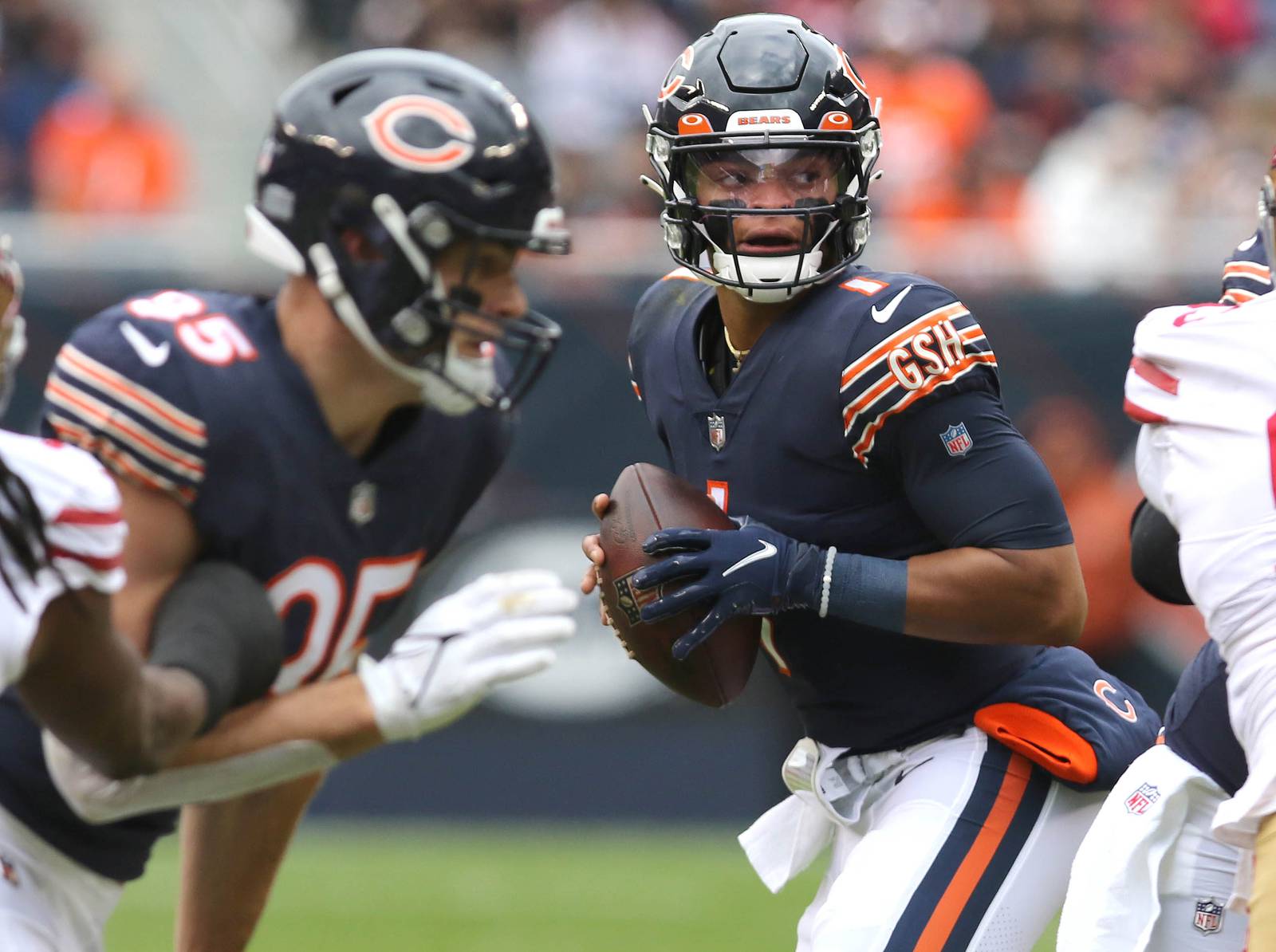 3 and Out: Justin Fields shows progress, but Bears defense melts down ...