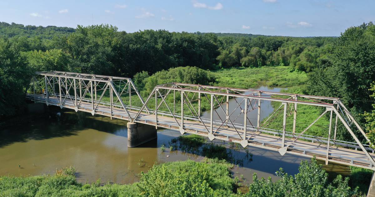 Photos: Inspection begins on Slough Bridge in Peru – Shaw Local