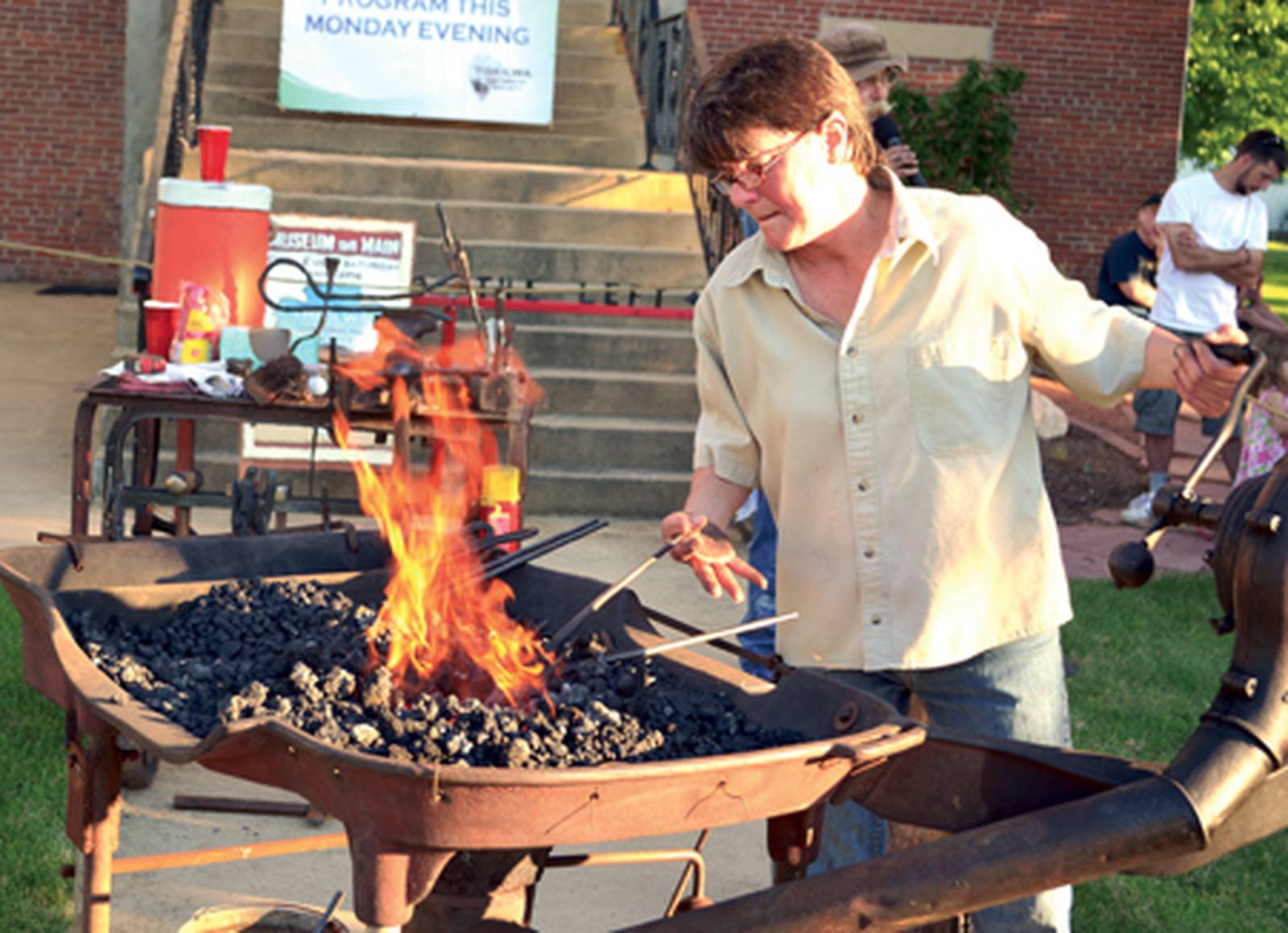 Blacksmith demonstration in Tiskilwa – Shaw Local