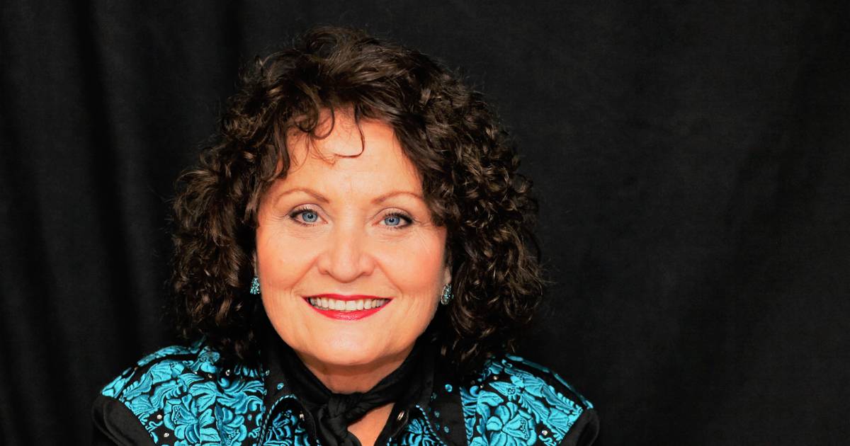Mary Pfeifer’s Patsy Cline show to return to Engle Lane in Streator ...