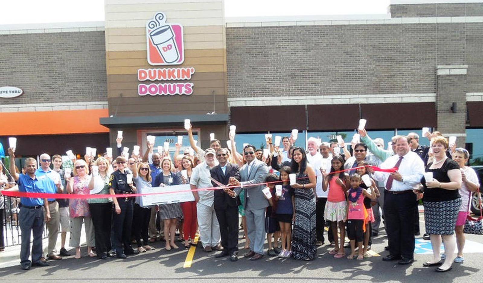 Huntley Dunkin' Donuts celebrates with ribbon-cutting – Shaw Local