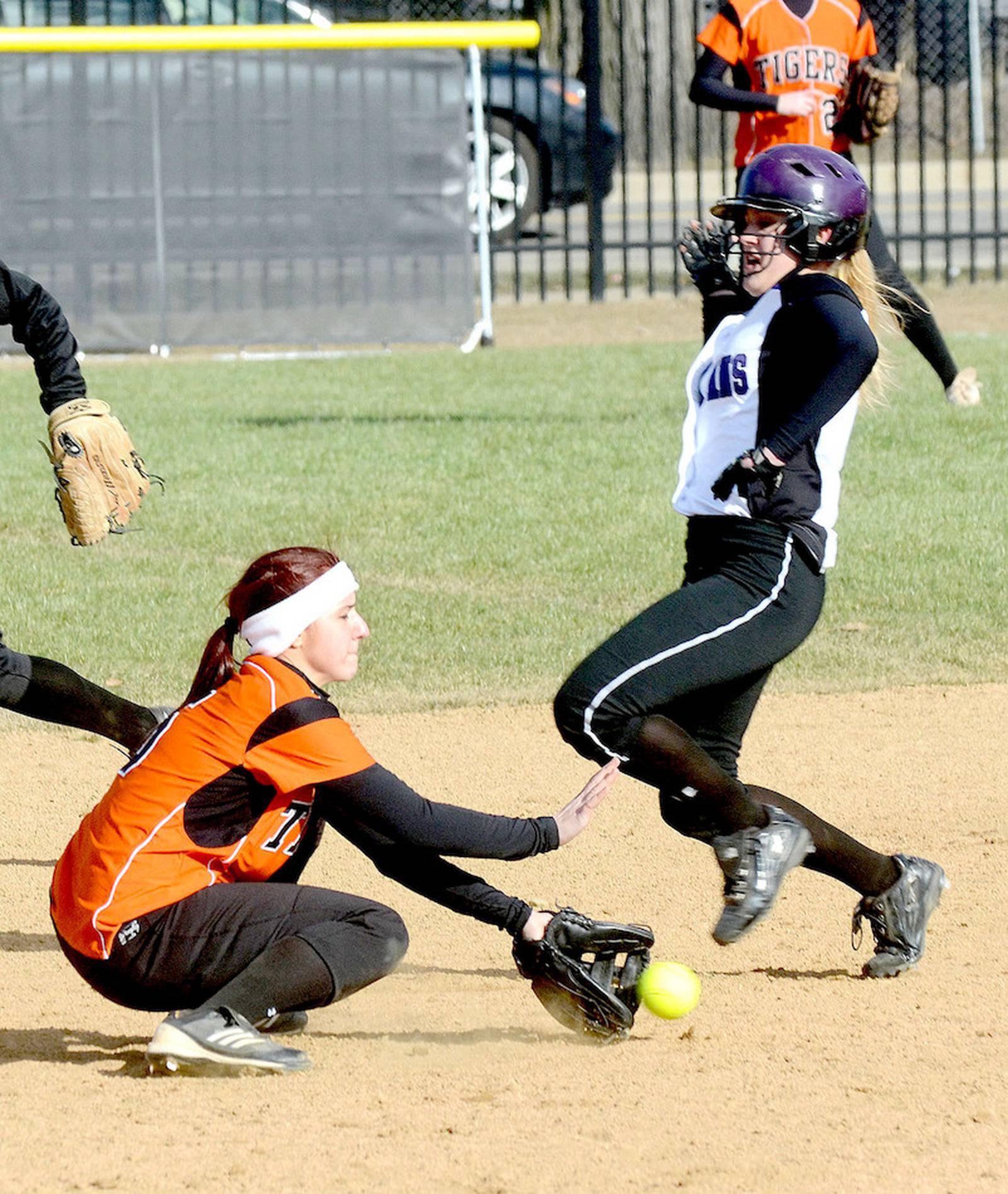 Wheaton South softball looks to recapture 2013 momentum – Shaw Local