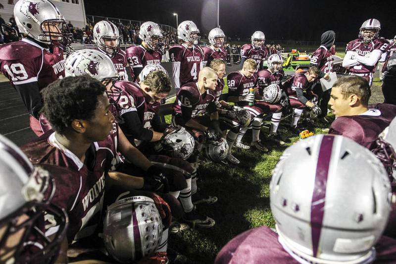 High school football: Prairie Ridge players selfless in triple-option ...