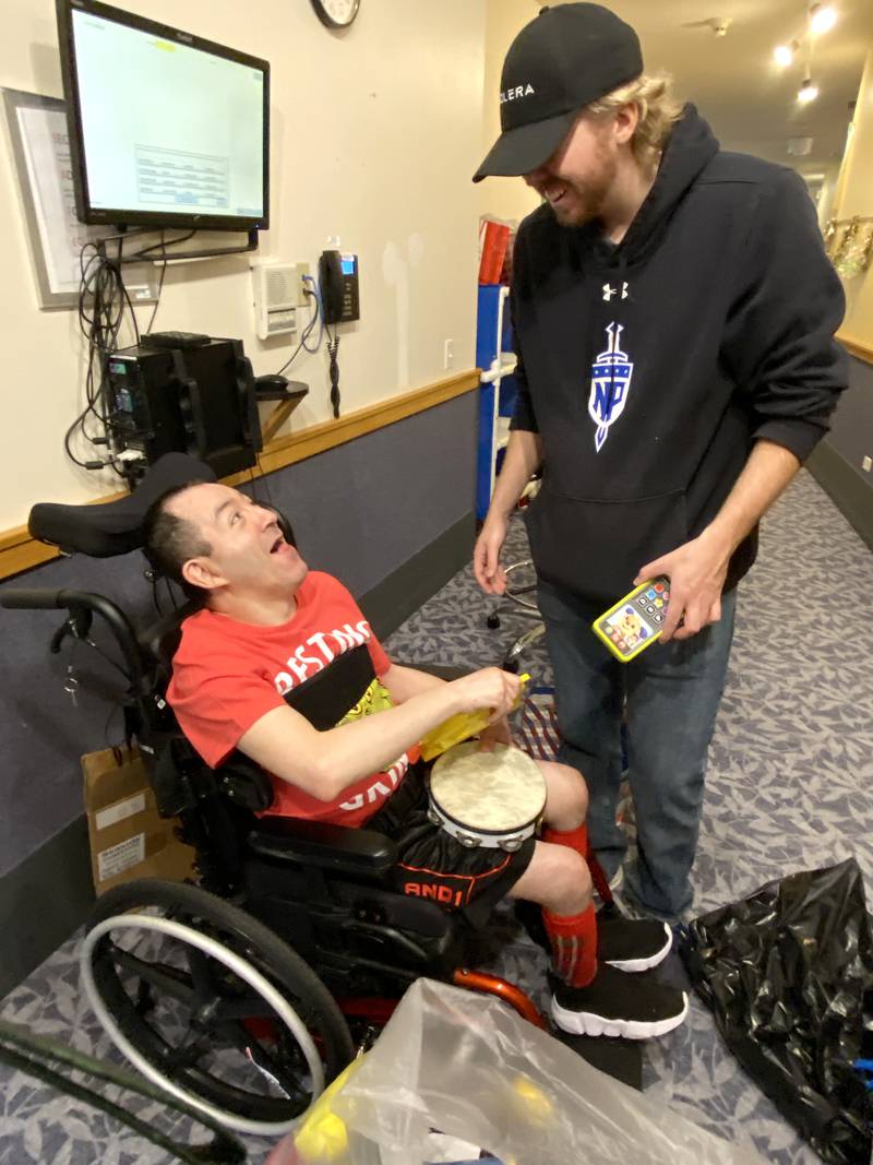 Photos: Gift opening with residents at Marklund – Shaw Local