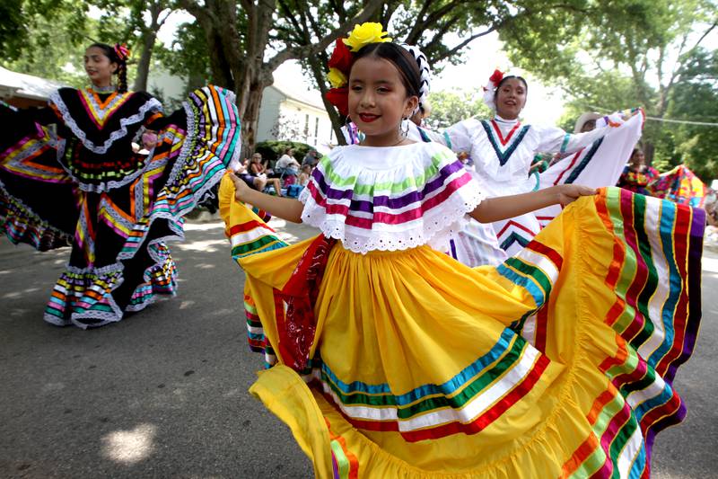 Photos: McHenry Fiesta Days Parade – Shaw Local