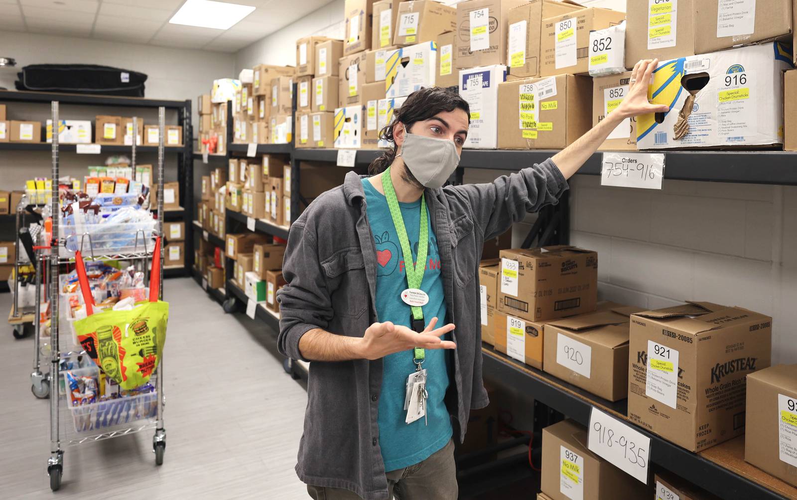 Photos: Barb Food Mart helps DeKalb parents in need – Shaw Local