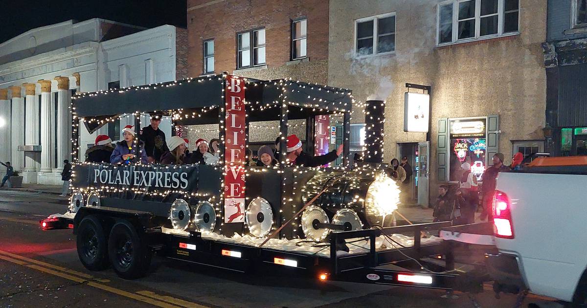 Photos: Peru hosts Lighted Christmas Parade – Shaw Local