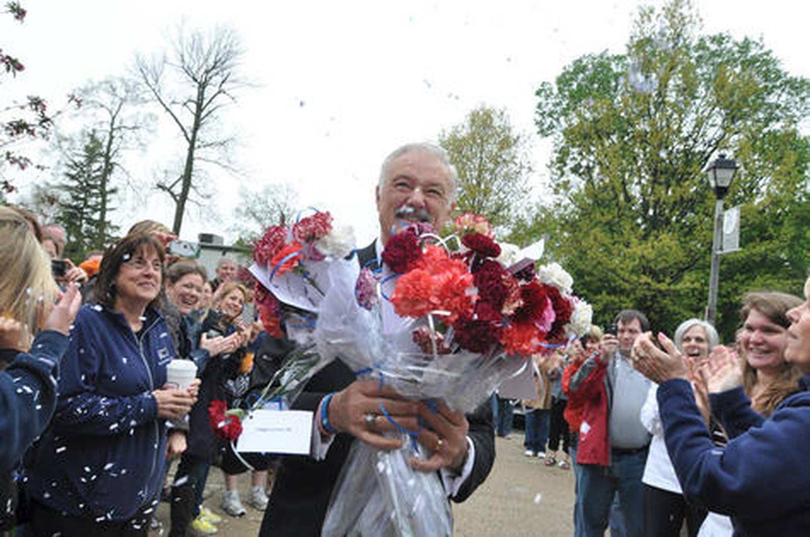 Elmhurst teacher Joe Schram retires in style – Shaw Local