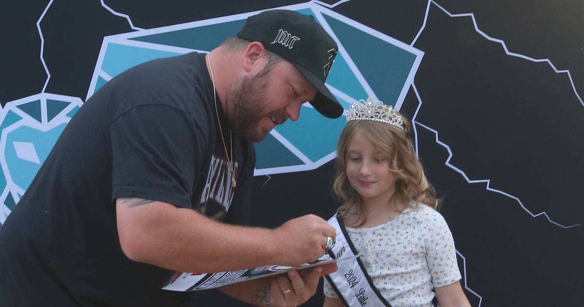 Photos: Mitchell Tenpenny, Lauren Alaina perform at the Bureau County ...