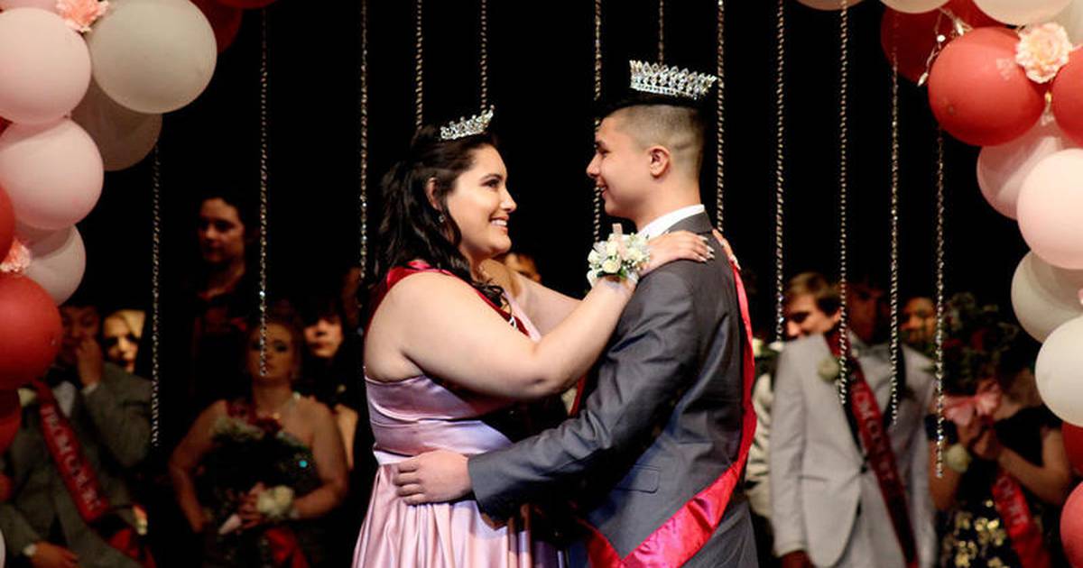 Plano Prom Walk crowns king and queen – Shaw Local