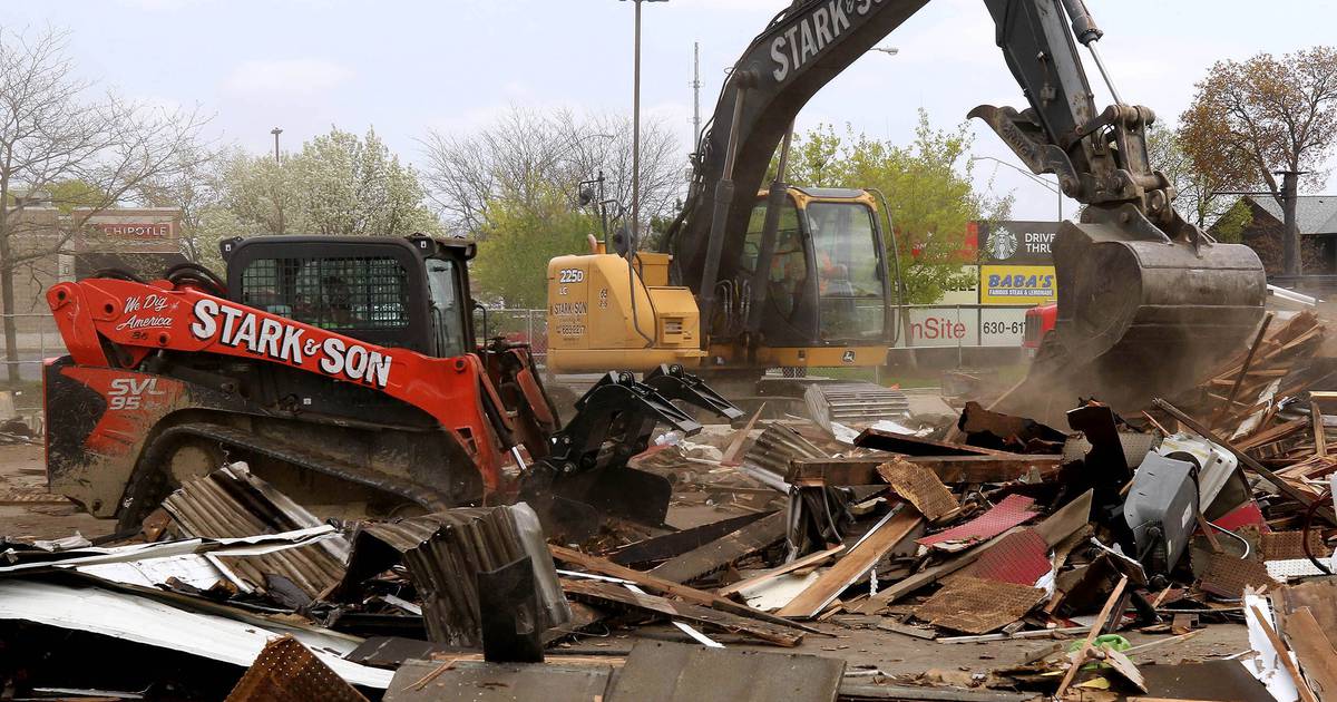Photos: Former Illini Tire Co. building in DeKalb demolished – Shaw Local