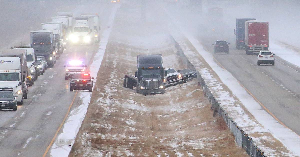 Weather-related crashes close I-80 eastbound lanes temporarily – Shaw Local