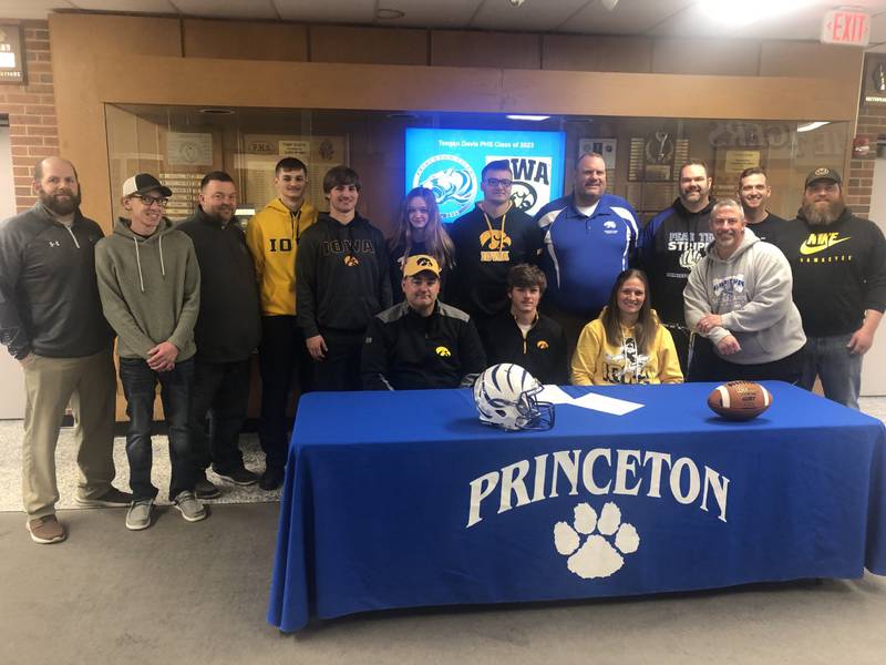 Photos: Teegan Davis signing – Shaw Local