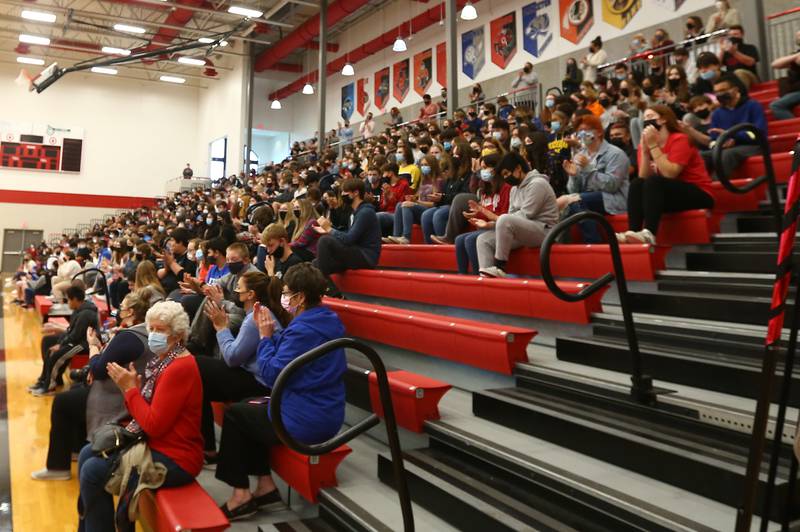 Photos: Veterans honored at Hall High School – Shaw Local