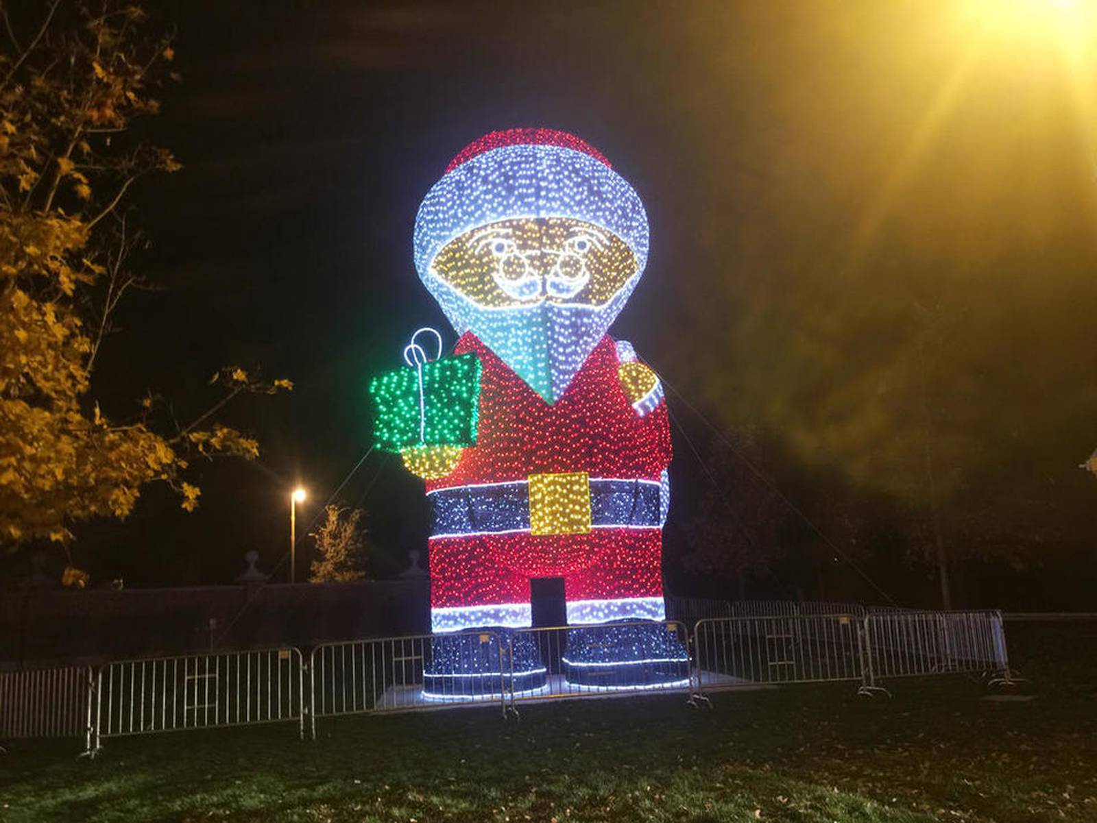 New Lenox debuts giant illuminated Santa Claus display – Shaw Local