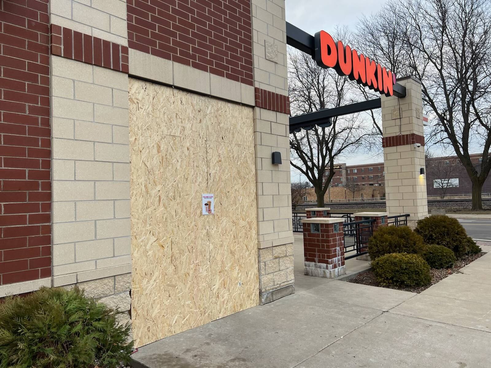 Pickup truck crashes into downtown DeKalb Dunkin’ Donuts – Shaw Local