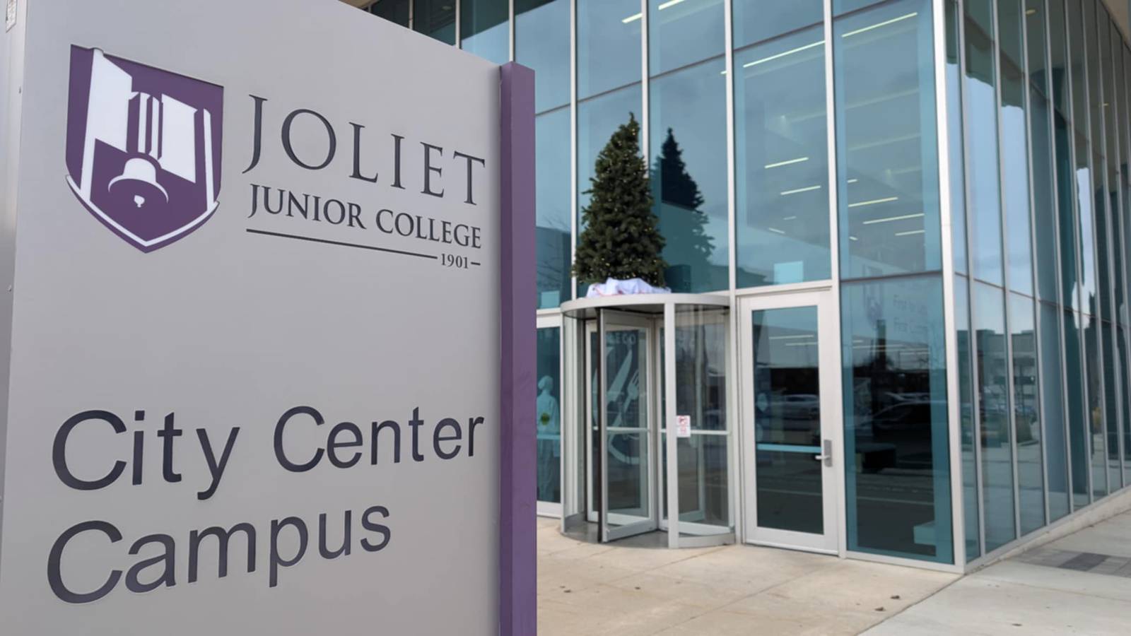 Joliet Junior College backs Pritzker plan for community colleges to ...