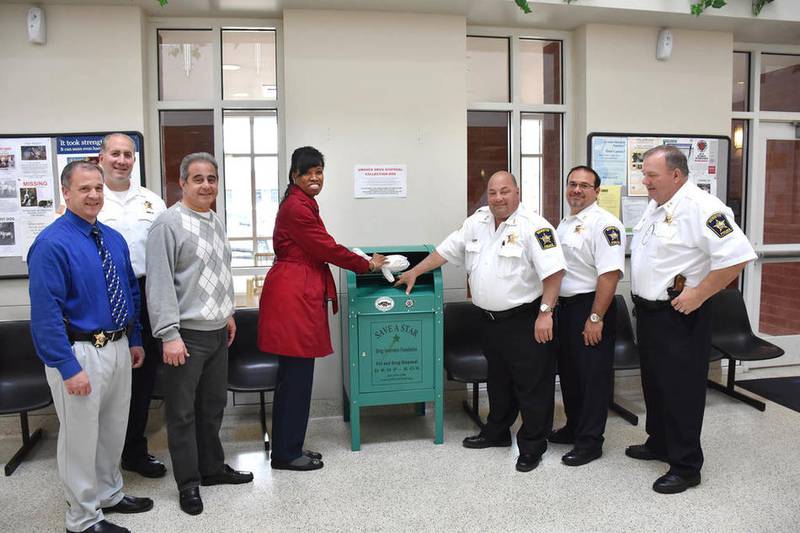 Berwyn police introduce new drug drop-off box – Shaw Local