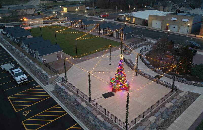 Photos: Festive Christmas homes, parks in the Illinois Valley – Shaw Local