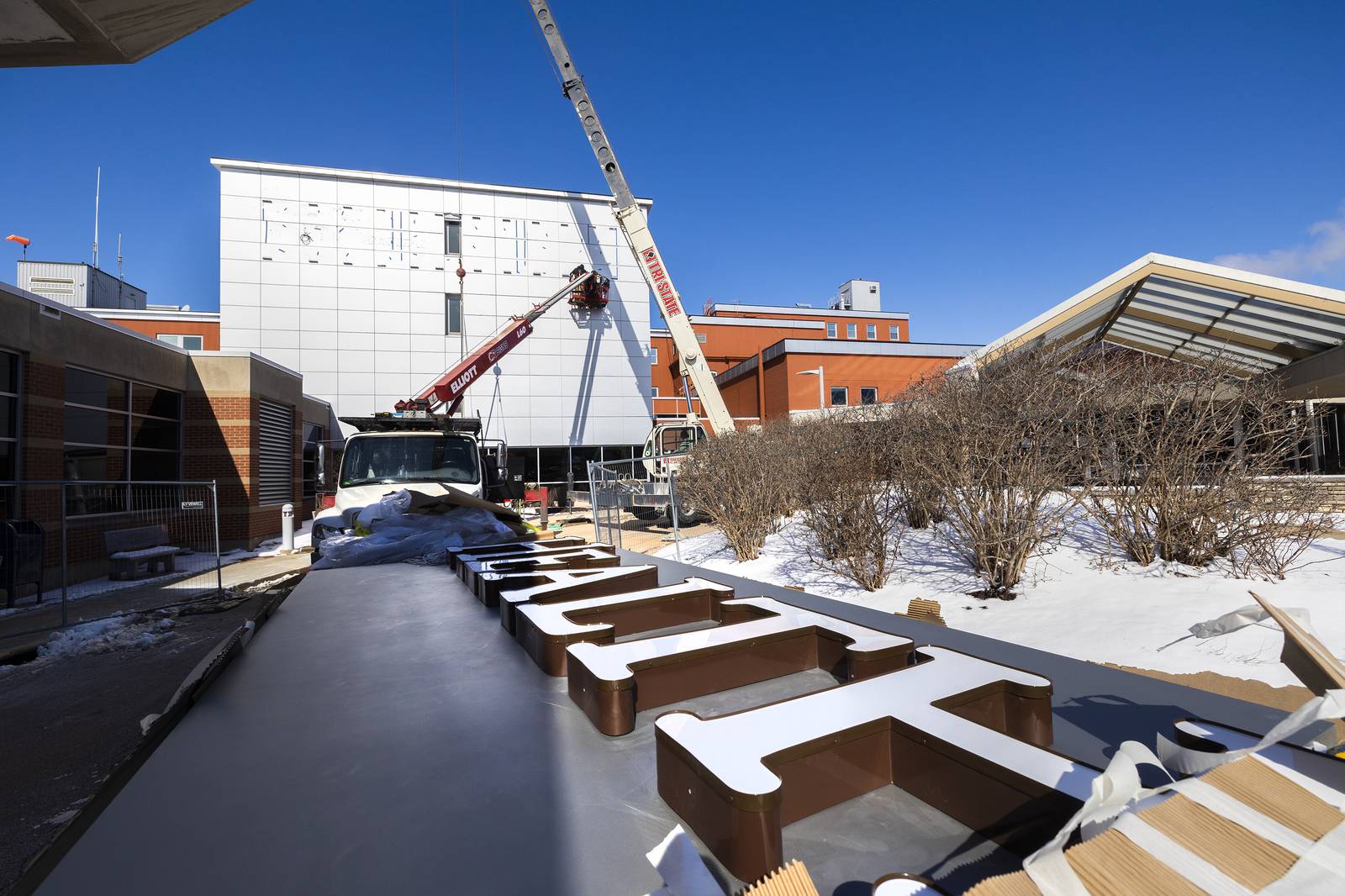 OSF installs new signage at Dixon’s former KSB Hospital – Shaw Local