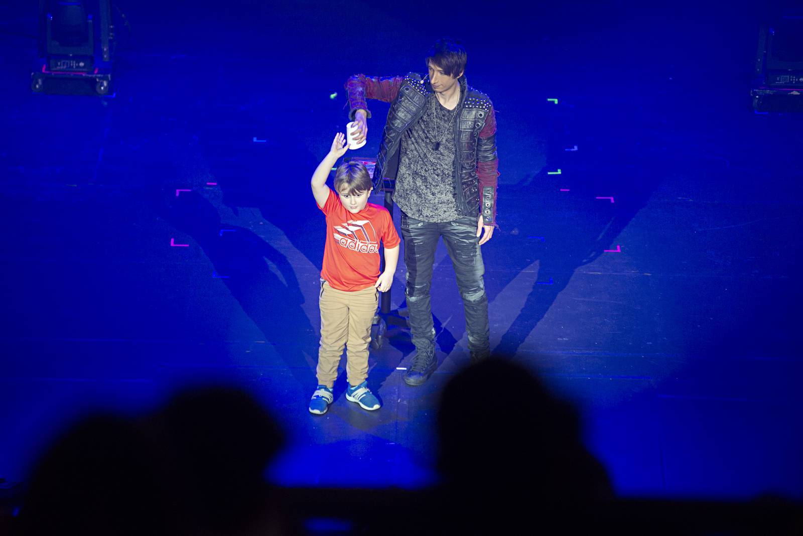 Photos: Illusionist Reza wows the audience in Dixon. – Shaw Local