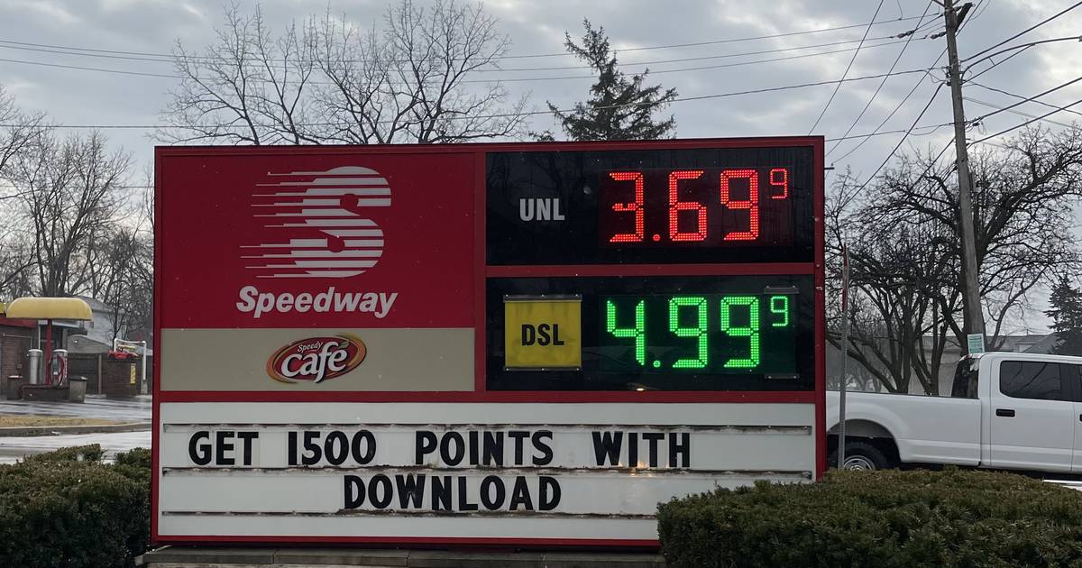 Drivers across northern Illinois seeing gas prices spike after Iran war ...