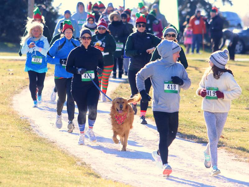Photos: Huntley Rotary Club’s inaugural Running of the Elves – Shaw Local