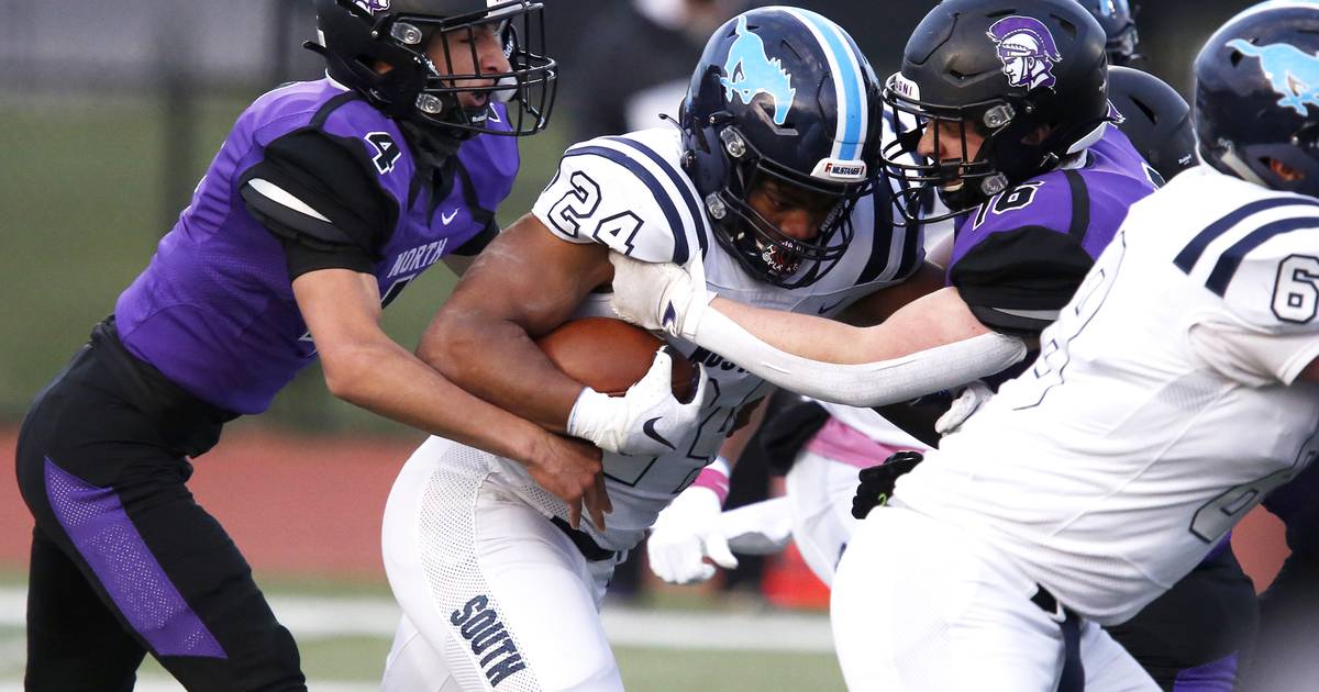 Photos: Downers Grove North vs. Downers Grove South football – Shaw Local