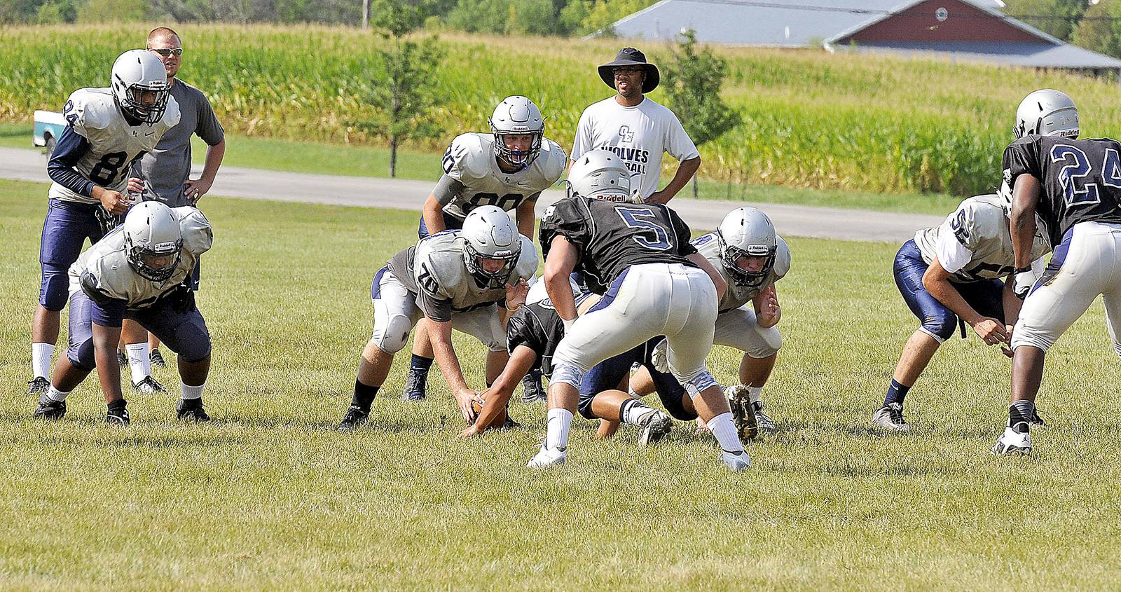 Oswego East football puts big men in charge – Shaw Local