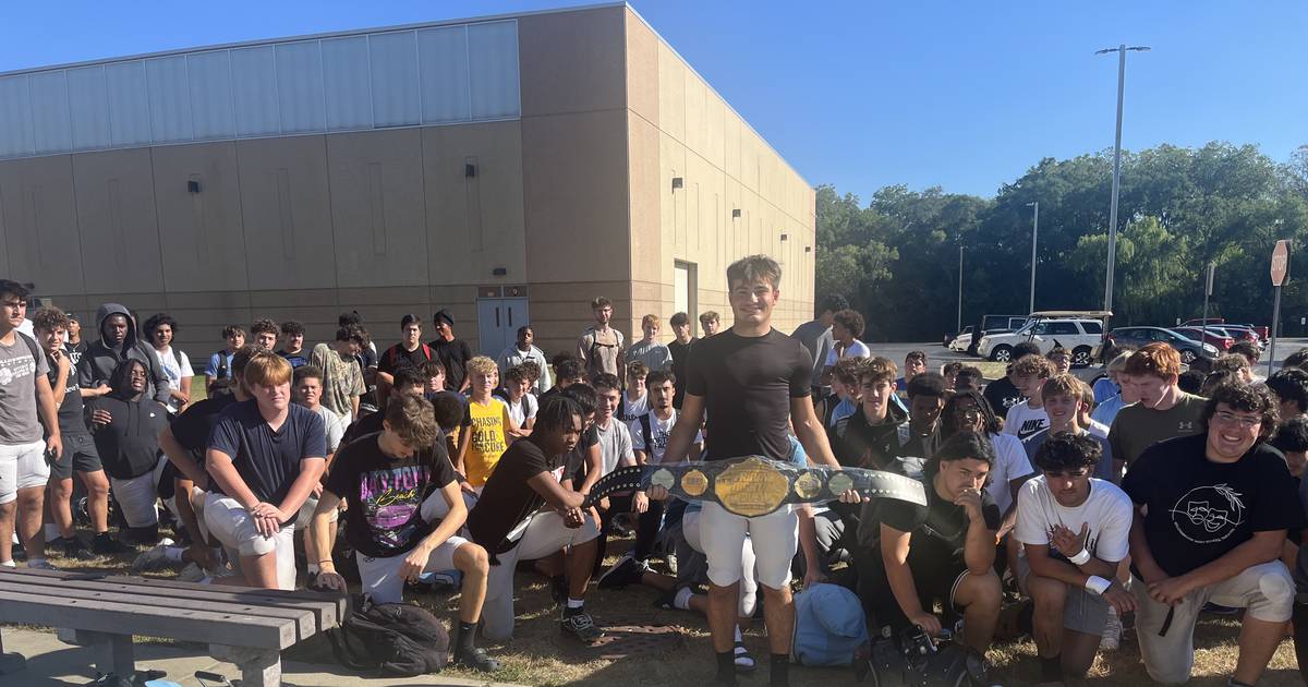 Friday Night Drive Team of the Week MVP: Willowbrook senior RB/LB Anthony Leo – Shaw Local