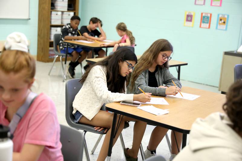 photos-middle-school-sneak-preview-in-downers-grove-shaw-local