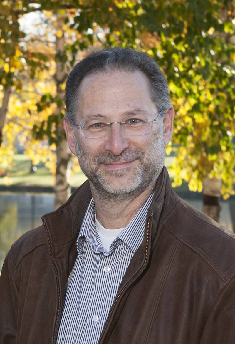 NIU professor describes the science behind 'Jurassic World' – Shaw Local