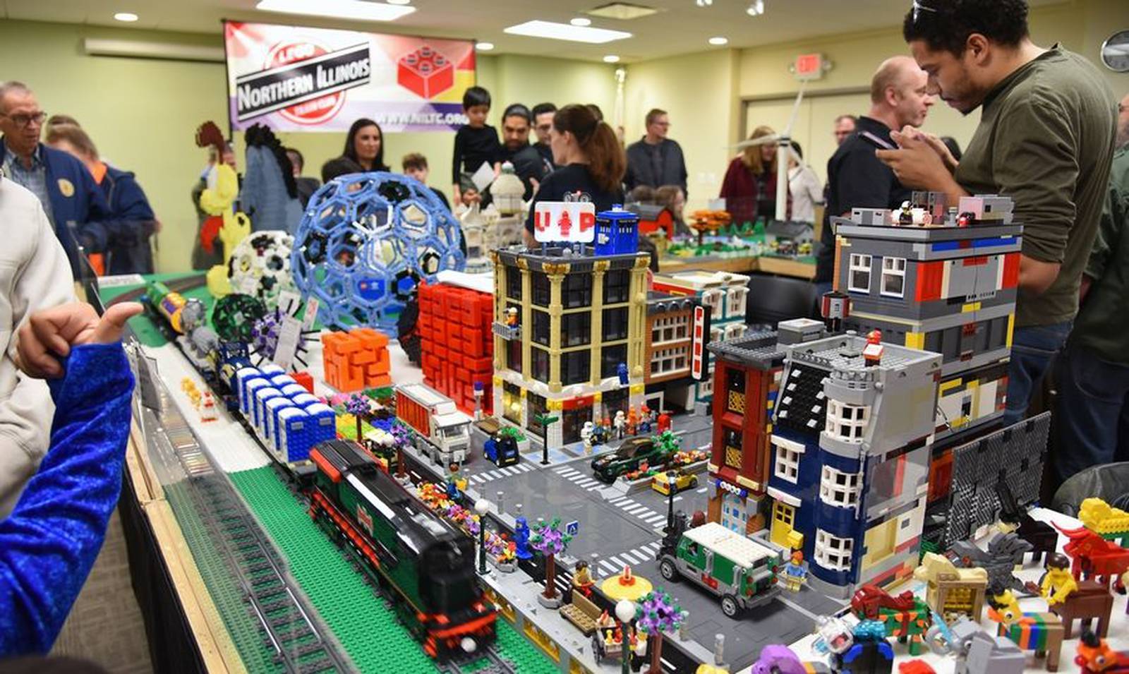 Photos: Lego train display a hit with kids in East Dundee – Shaw Local
