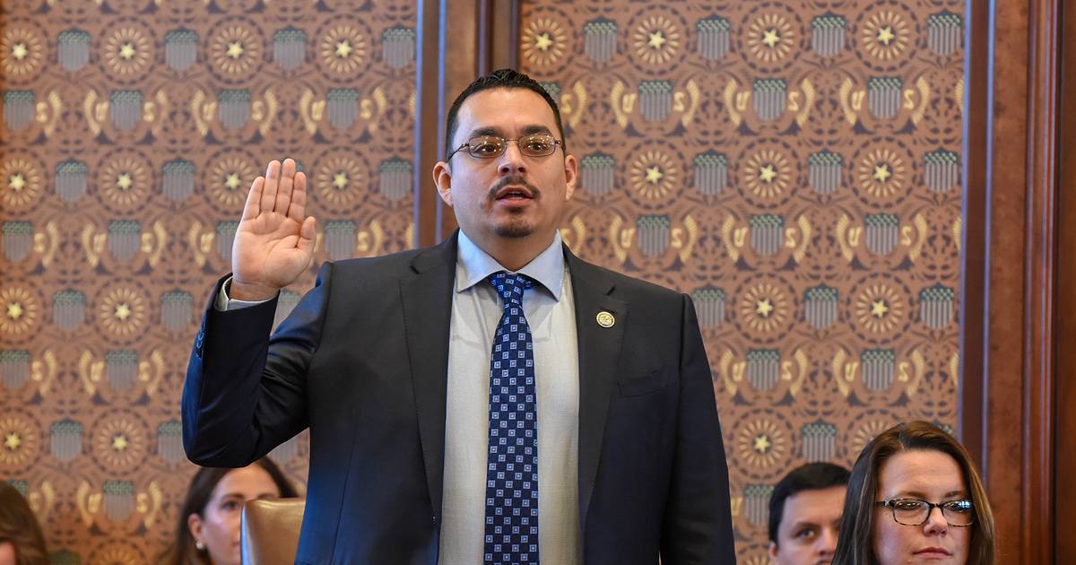 Former Dixon mayor sworn into state Senate – Shaw Local