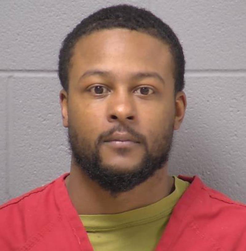 Cops find guns after fleeing driver crashes into tree: police – Shaw Local