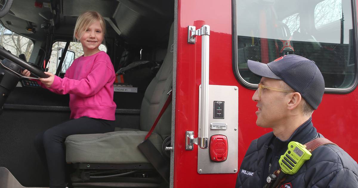 Photos: 'Story Time' with Ottawa firefighters at the Reddick Library ...