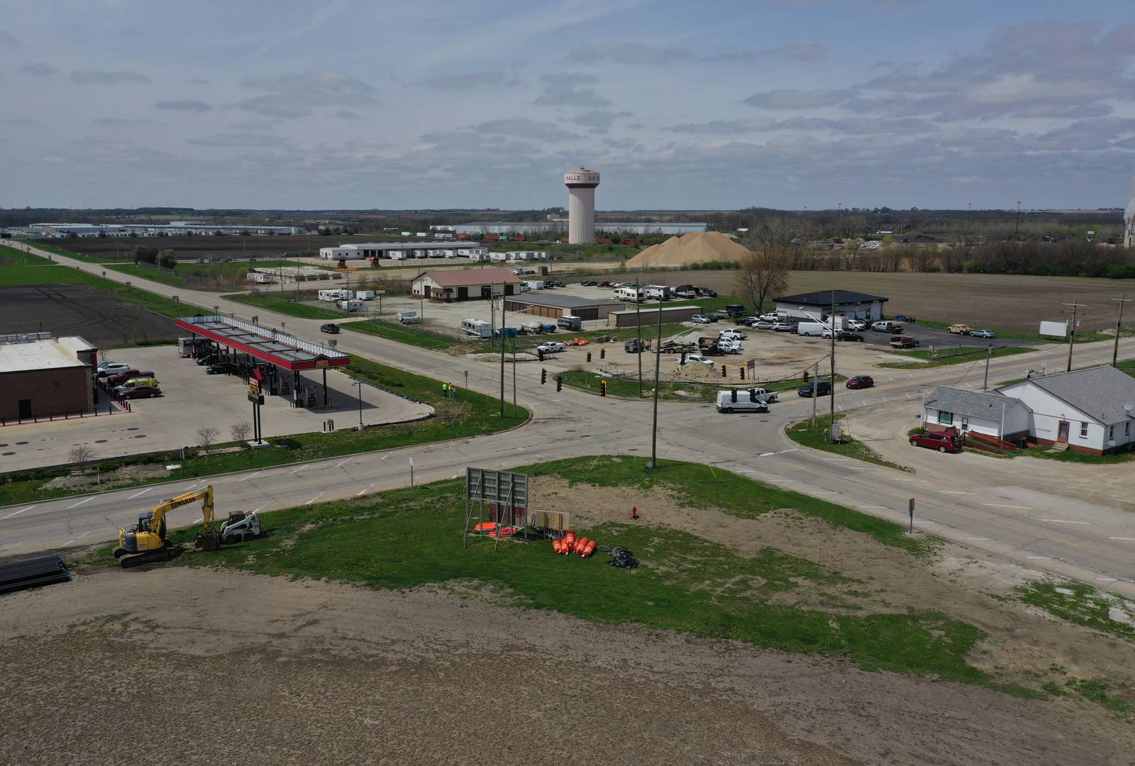 Photos: Utica Roundabout construction begins – Shaw Local