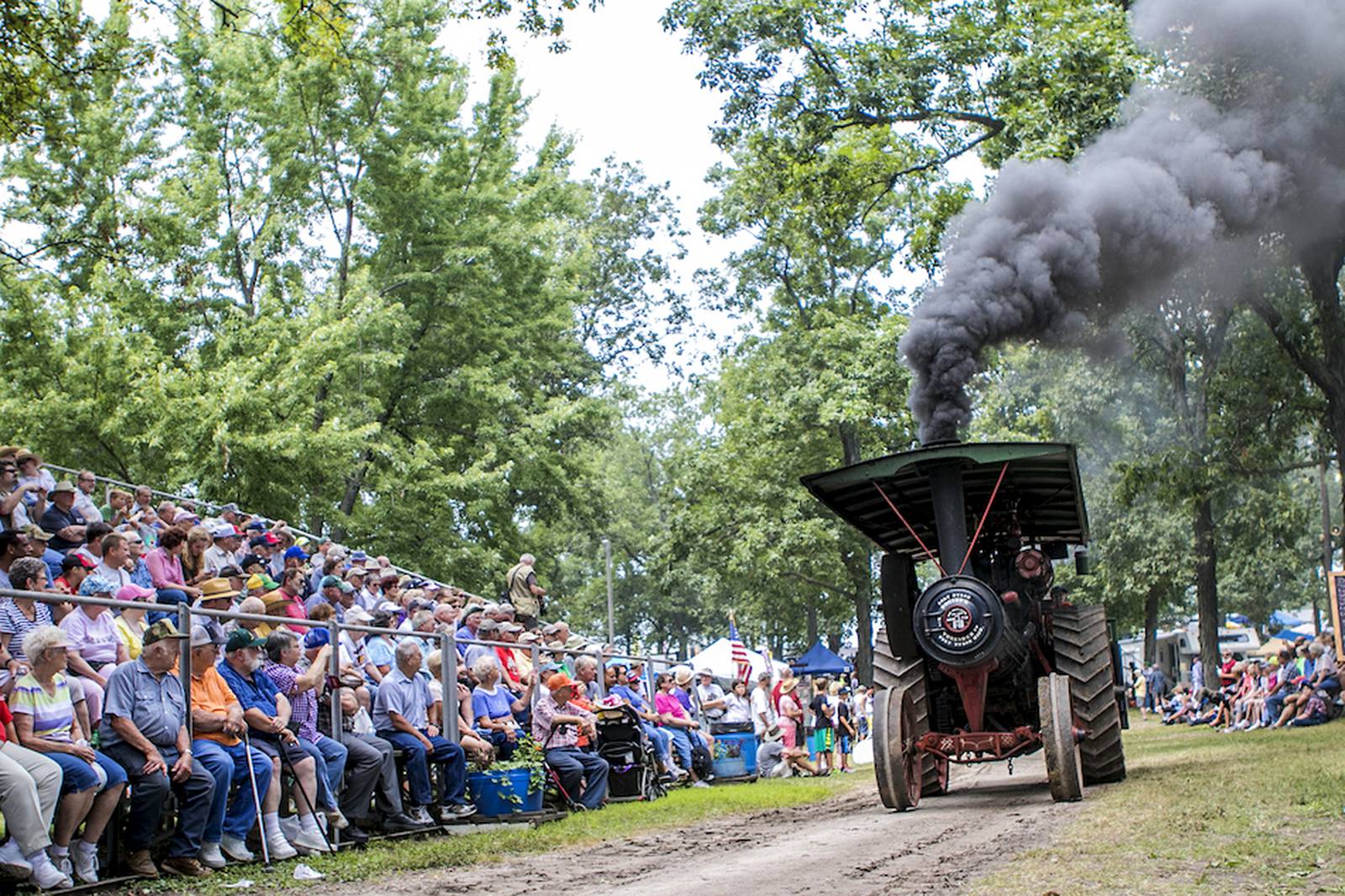 Northern Illinois Steam Power Club's Steam Show and Threshing Bee kicks ...