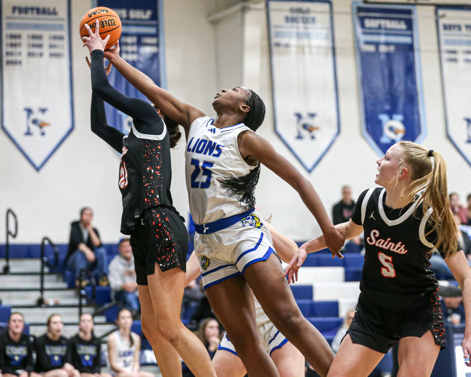 Stanford recruit Nora Ezike shakes off early spills, scores 29 to power Lyons past St. Charles ...