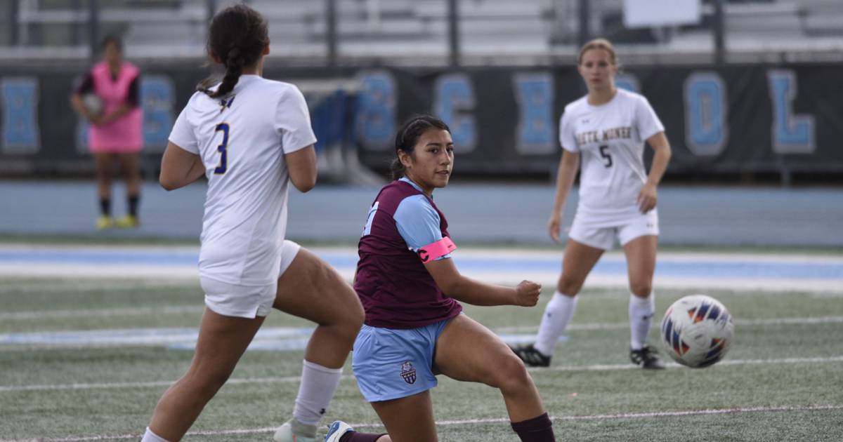 Photos: Kankakee vs. Crete-Monee girls soccer – Shaw Local